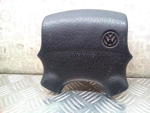 Подушка безопасности в рулевое колесо Volkswagen Polo 3 3A0880199B арт. 378746