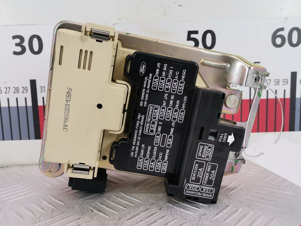 Блок предохранителей Ford Thunderbird 10 F4SZ10K910-A арт. 1578747