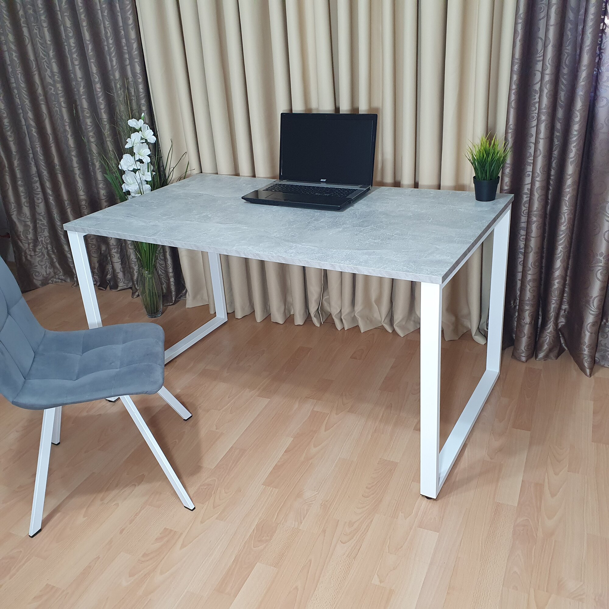 Письменный стол лофт 140*80 см. Бетон светлый. Белые ножки