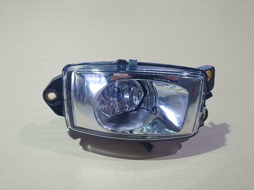 Фара противотуманная правая (аналог) Renault (Рено) T-series 13- (7489207801)