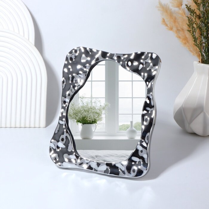 Зеркало настольное «Волны», декоративное, 19×22.5 см, (14×18 см), цвет серебряный