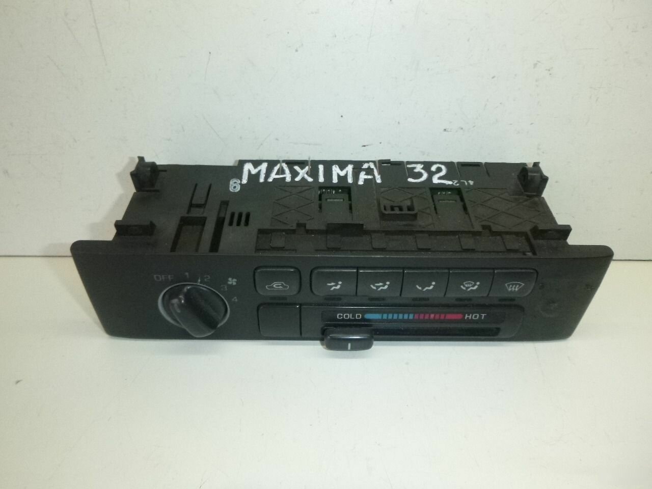 Блок управления отопителем Nissan Maxima A32 (1994—2000) 2751940U00