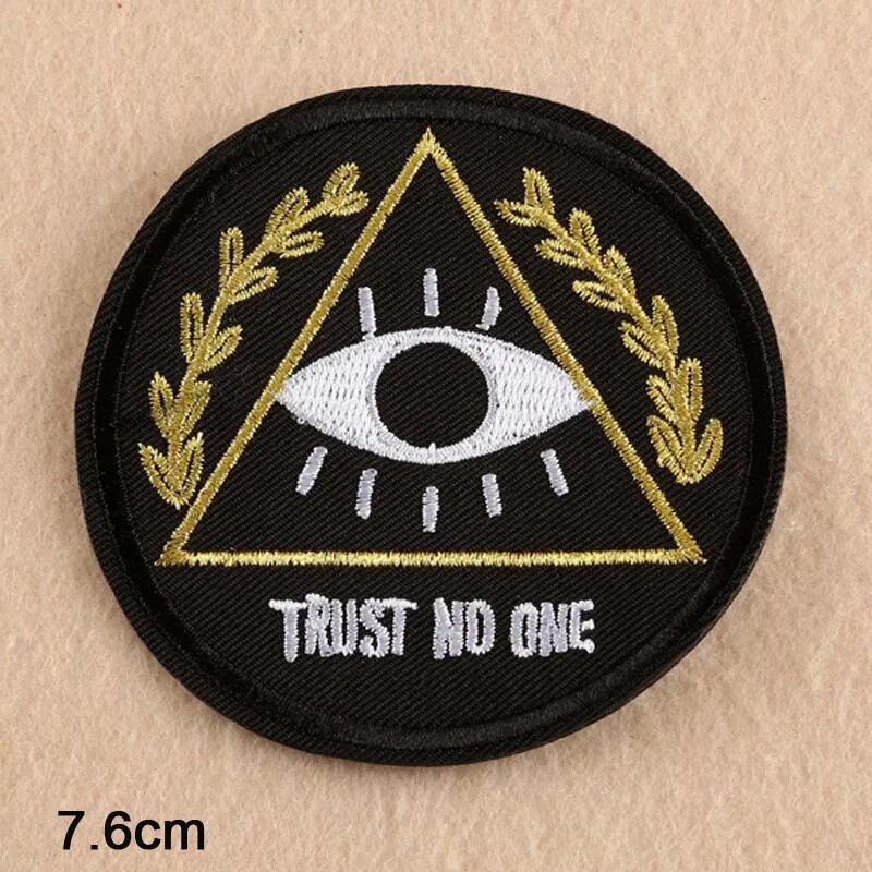 Нашивка "Trust No One" с глазом, 7.6см, черная