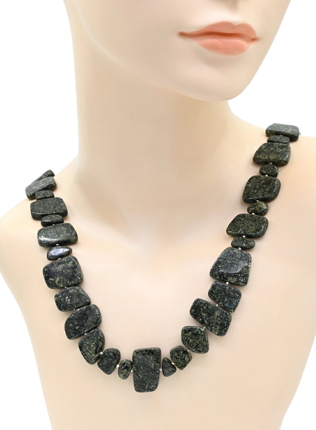 Колье, змеевик