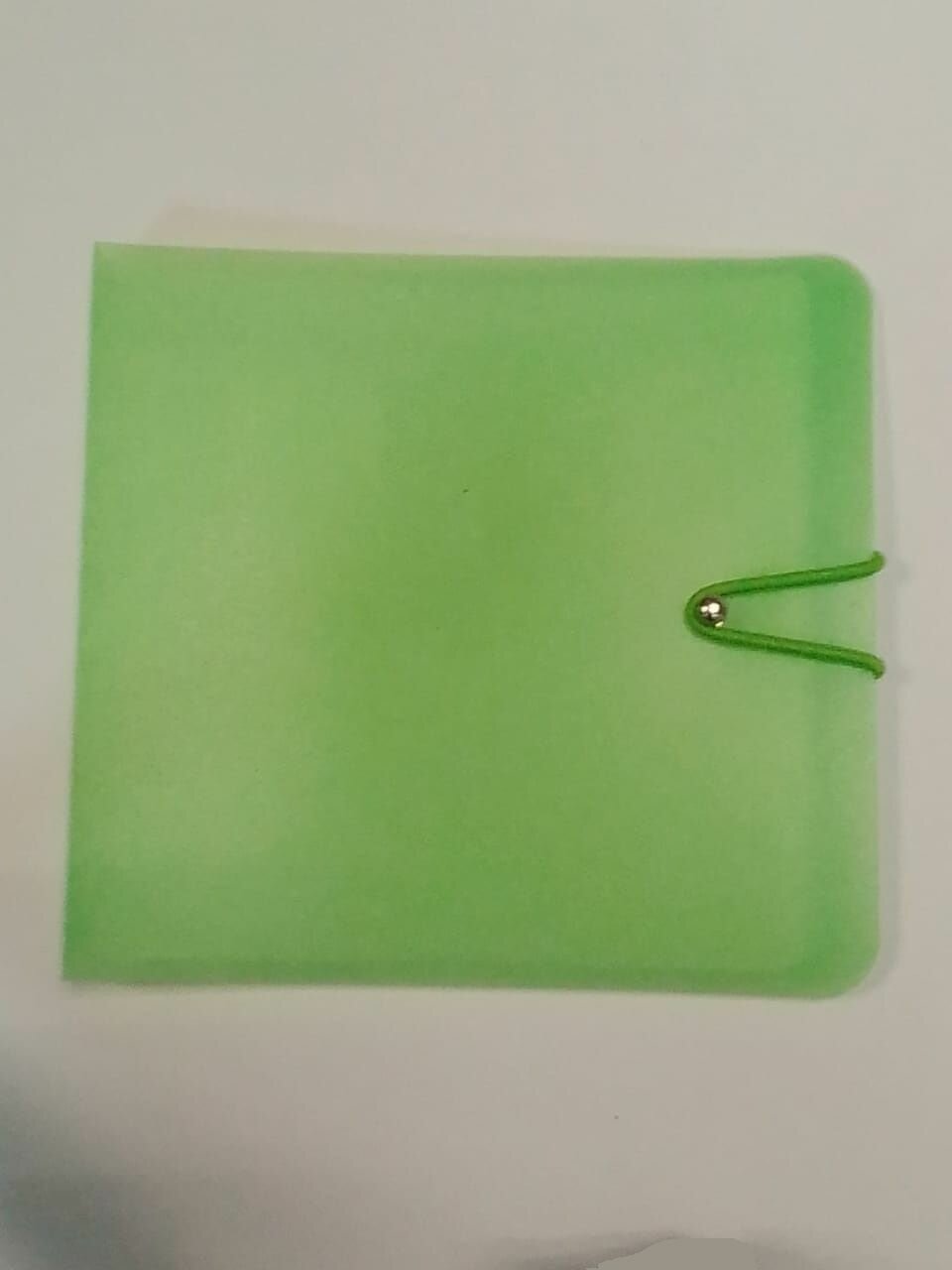 Папка для 12 CD/DVD дисков зеленая с резиновой застёжкой