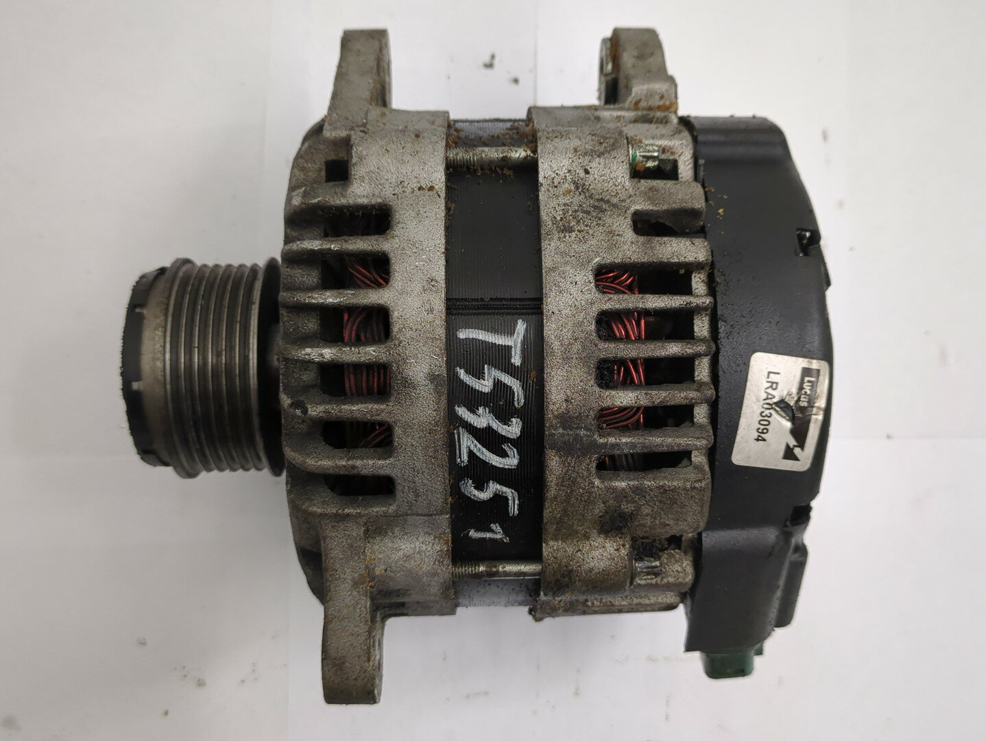 Генератор Opel Zafira B Б/У