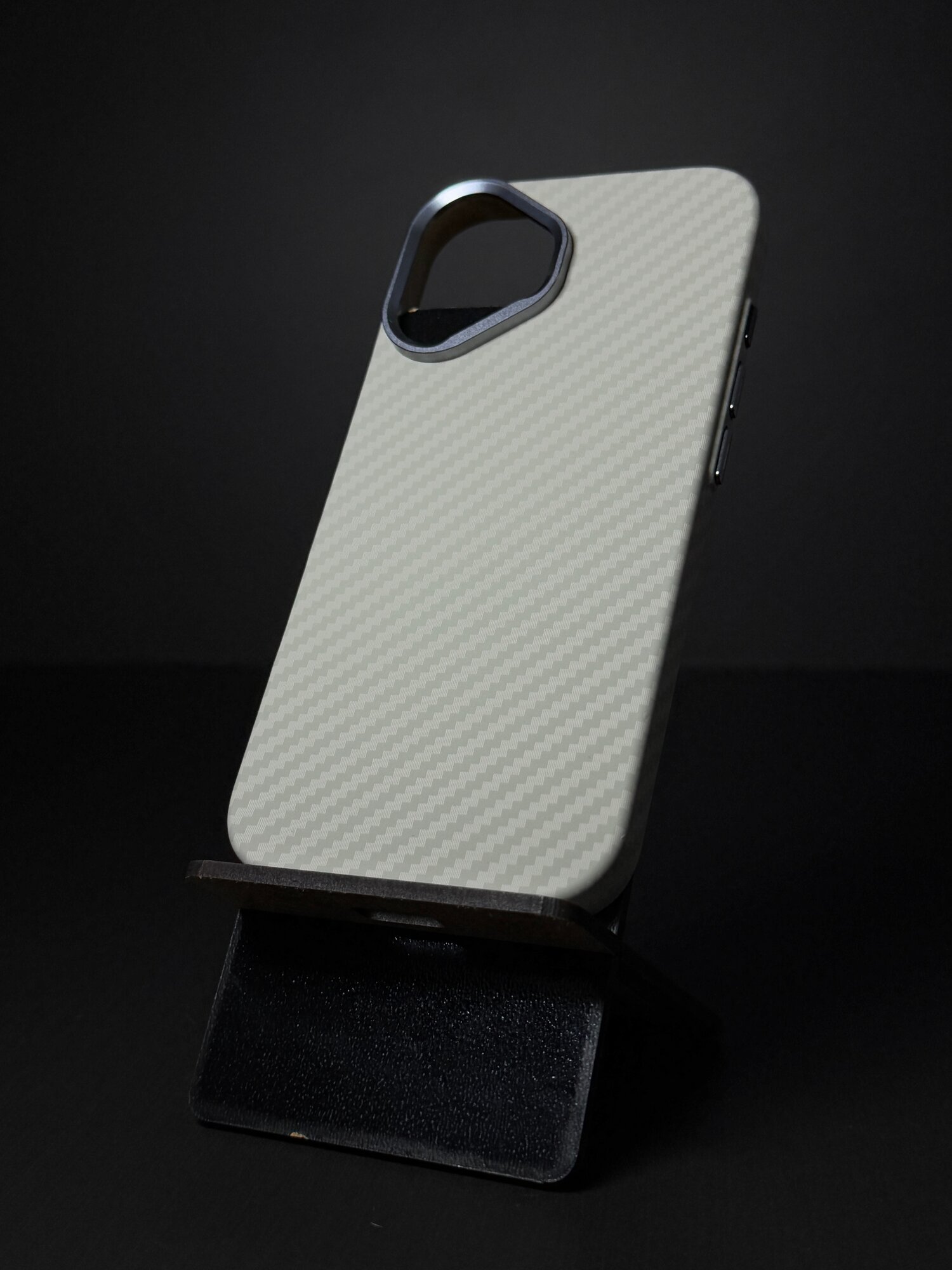 Чехол для Айфон 17 с МагСейф из Кевлара / чехол iPhone 17 с MagSafe Kevlar LUXO Life, классический бежевый, карбоновый