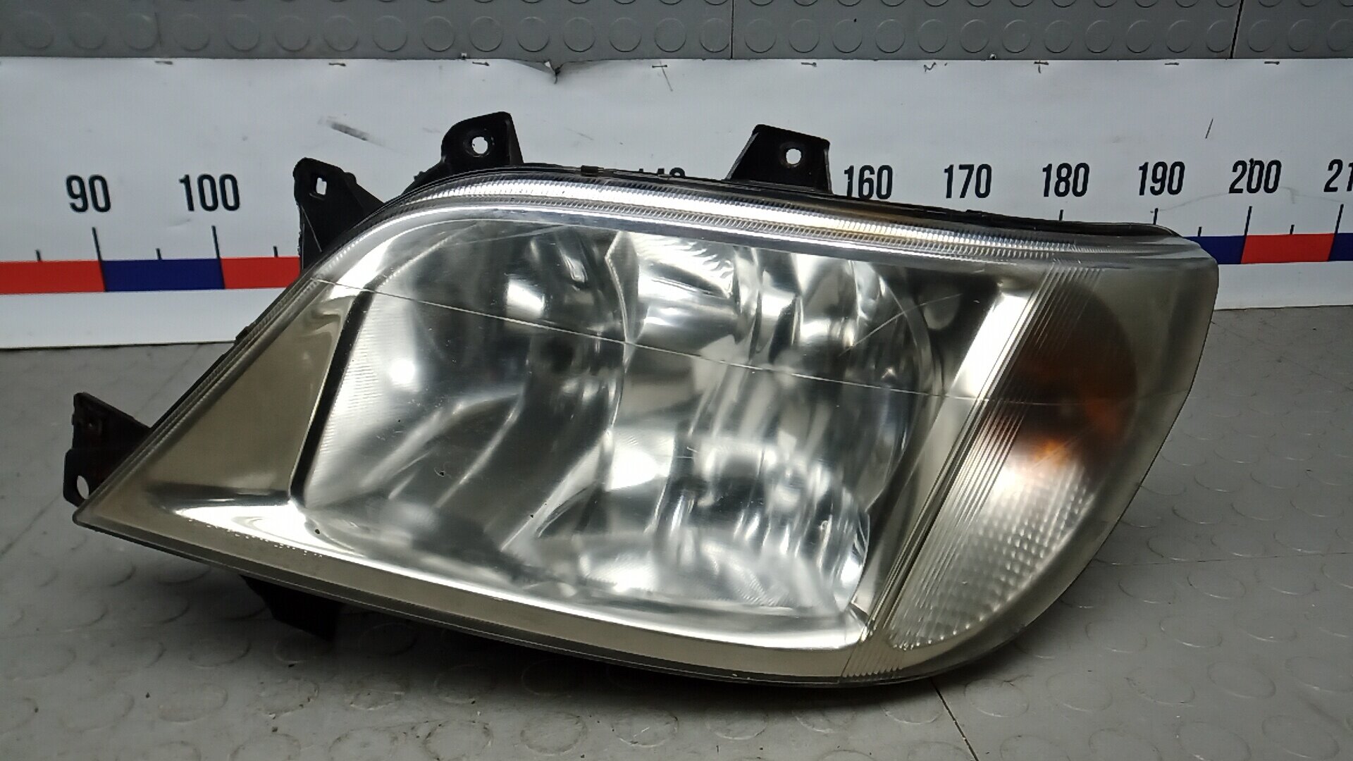 Фара левая MERCEDES BENZ SPRINTER 1