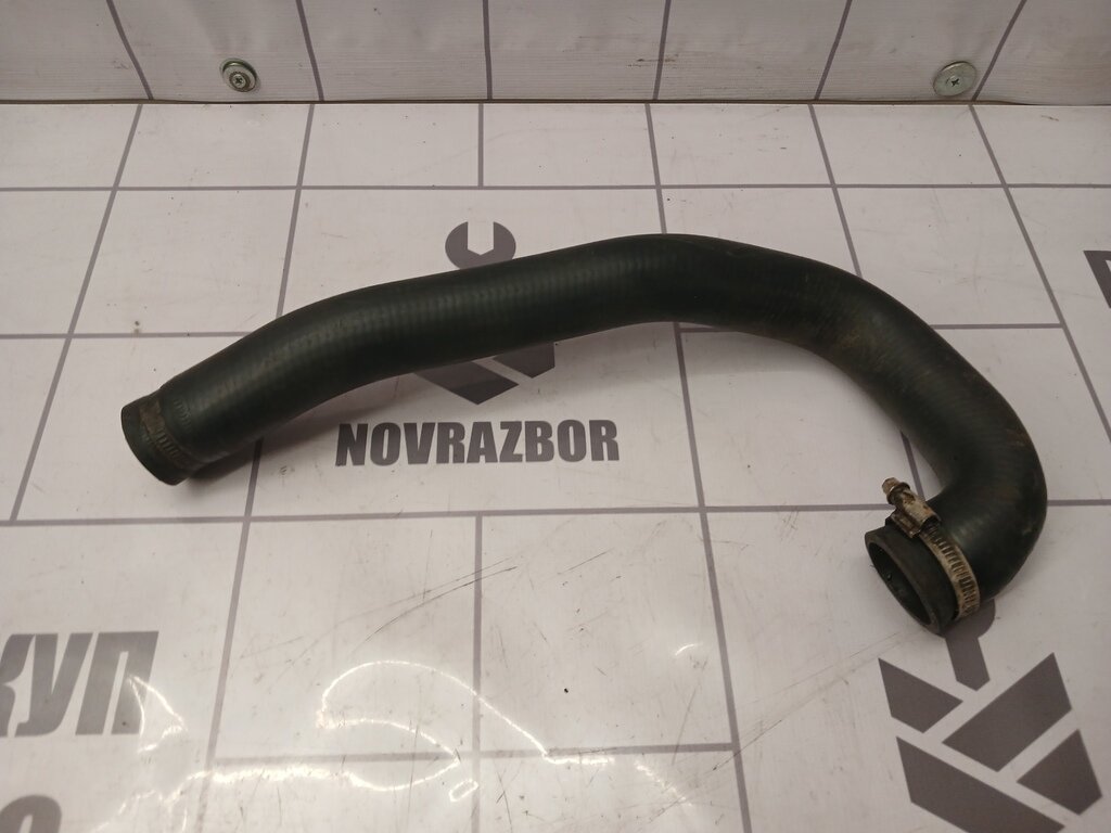 Патрубок радиатора Audi 80 90 B3 86-91