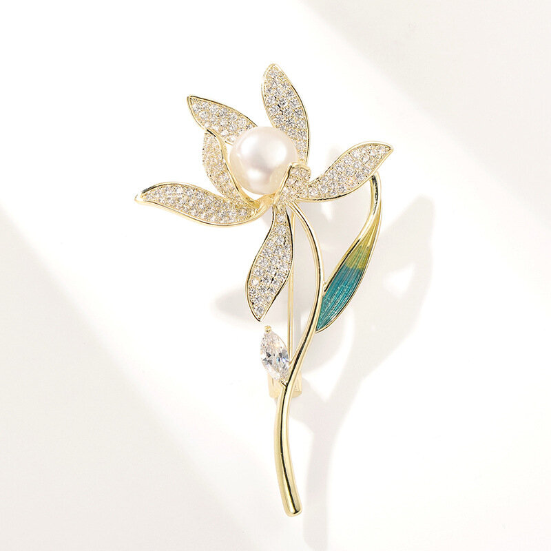 2026 Xiliang Конкубинка Высококачественная брошь из циркона с орхидеей, натуральный пресноводный жемчуг, белая магнолия, элегантная брошь для одежды