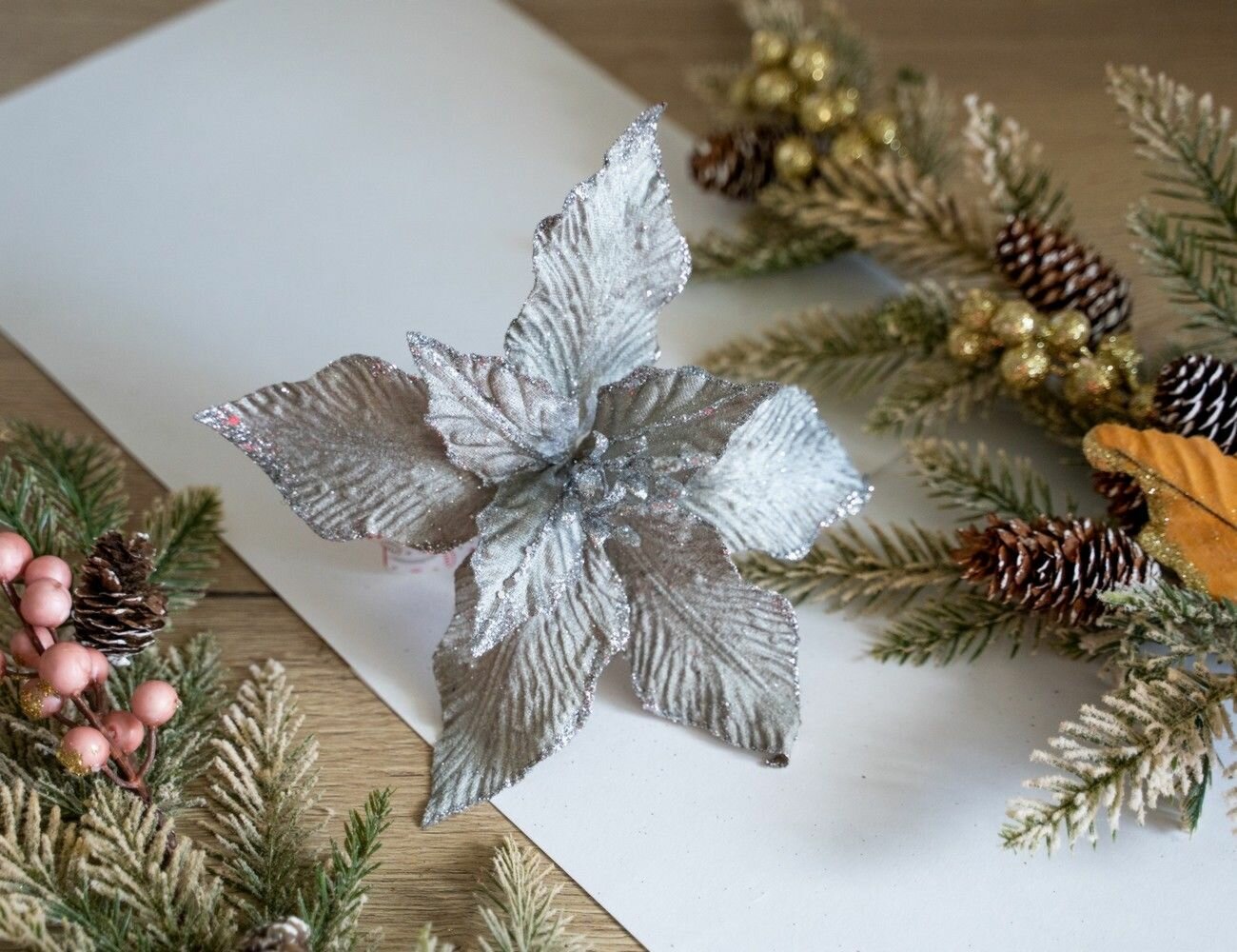 Пуансеттия наталь на клипсе, серебряная, 22 см, Дю Эссе Кристмас (Due Esse Christmas) BMA-45A/SILVER