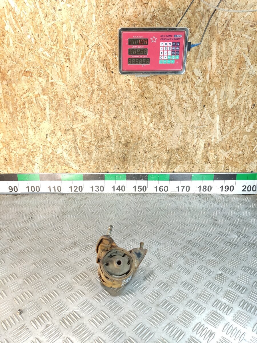 Опора двигателя правая TOYOTA Corolla e10 1237115240