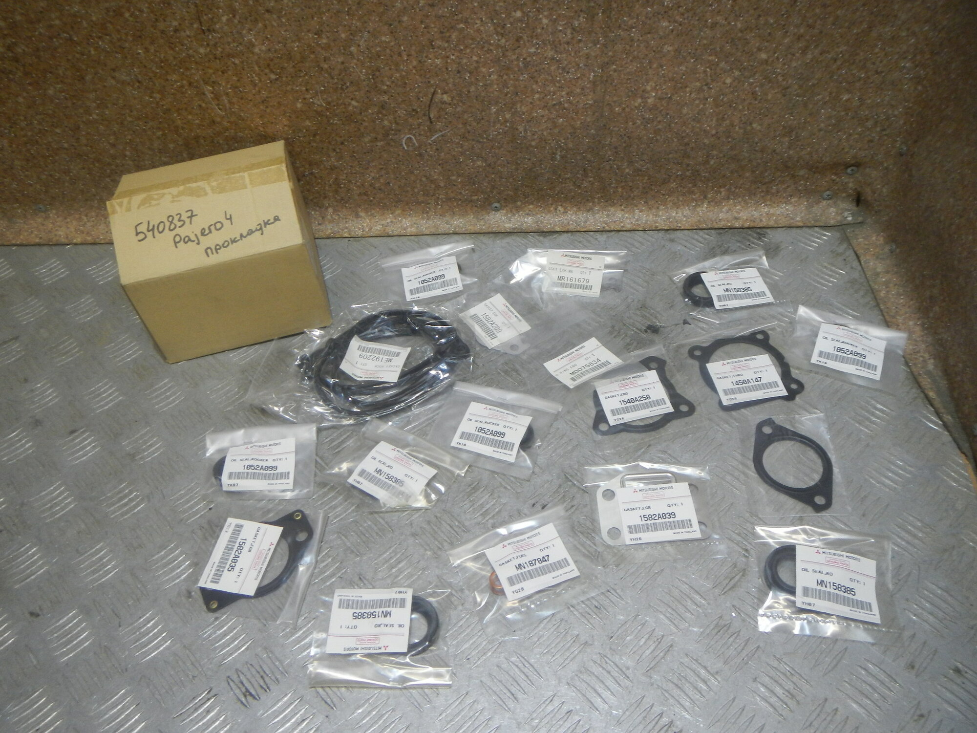 Б/У Прокладка (двигатель), Mitsubishi (Митсубиси)-PAJERO 4 (V8, V9) (07-) MITSUBISHI PAJERO 4 (V8, V9) (07-) Ремонтный ко...