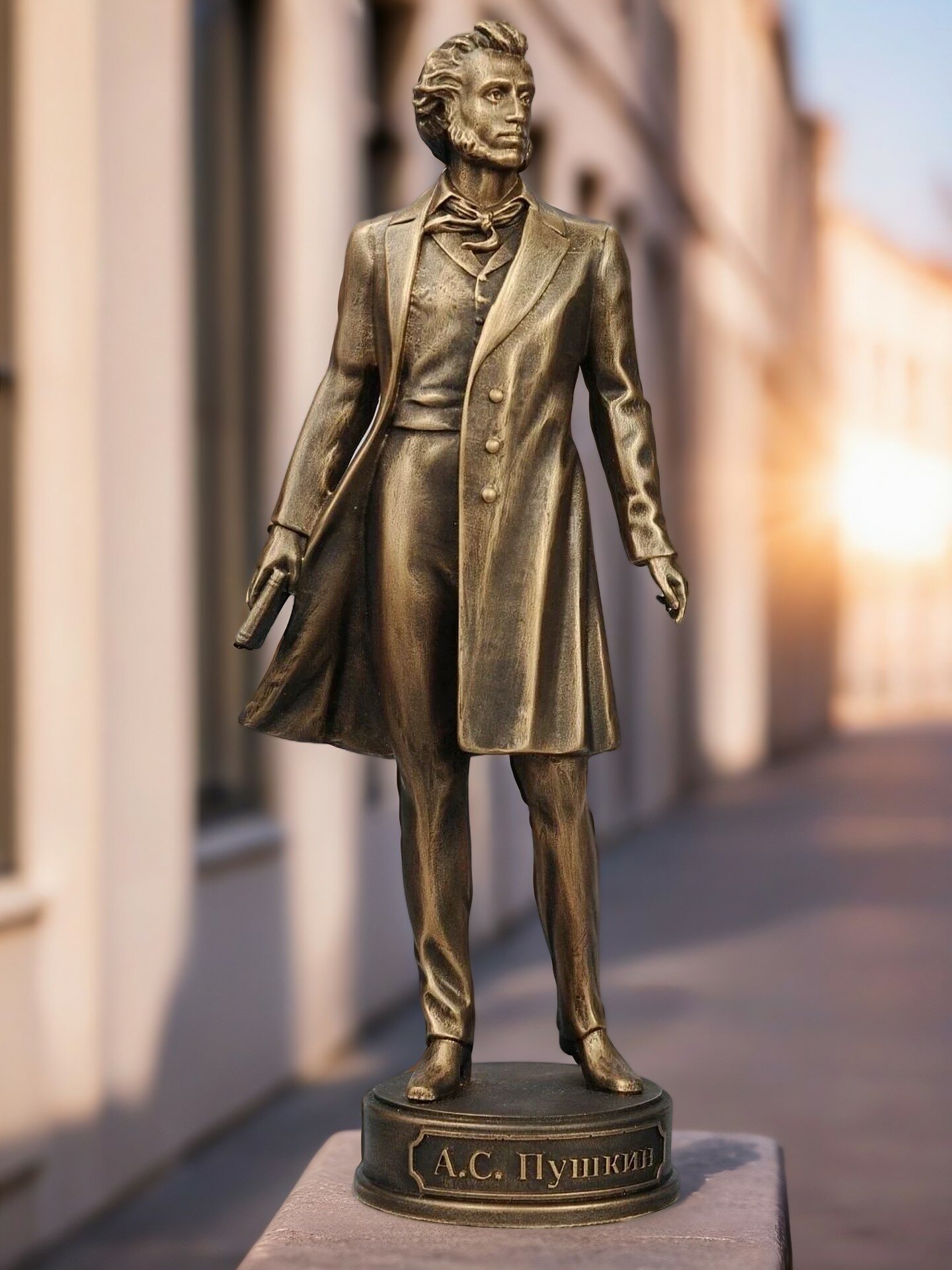 Статуэтка Пушкин А С от бренда Vernissage Of History 21см, литьевой мрамор, цвет патина бронза