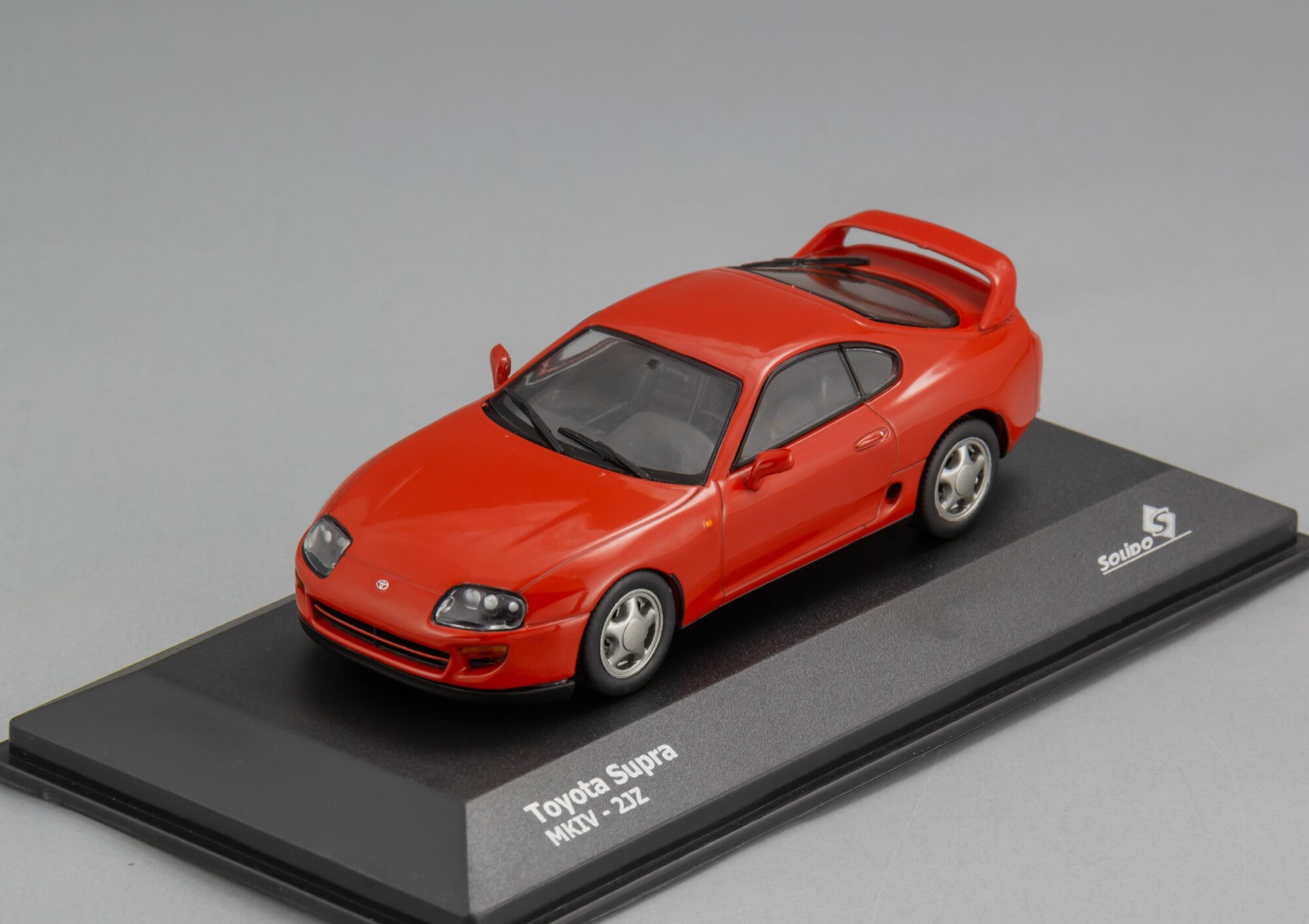 Коллекционная масштабная модель 1:43 Toyota Supra MKIV - 2001 от Solido