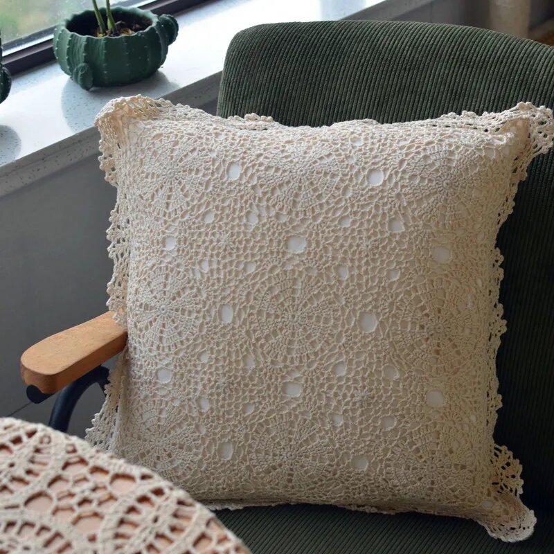 Наволочка Cordelia белая/бежевая из хлопка 48x48 см F Beige