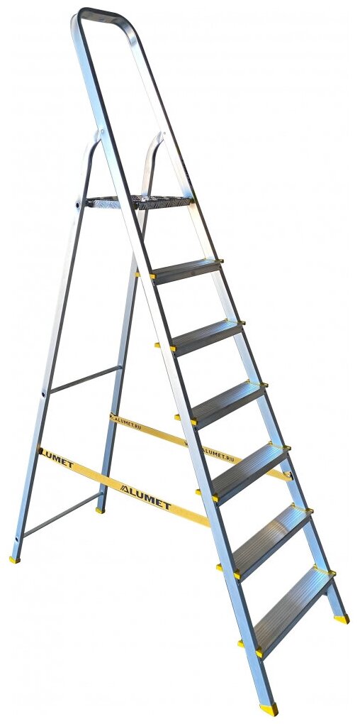 Алюминиевая стремянка Алюмет с анодированным покрытием профессиональная 7 ступеней. Серия APA 7007
