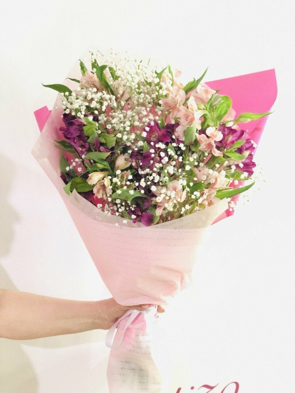 Альстромерии и гипсофила / Букет / Цветы