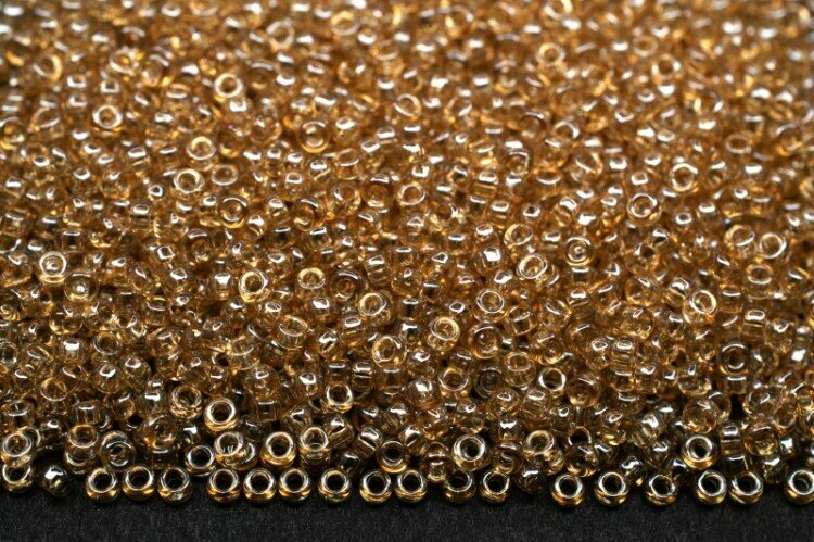 Бисер японский MIYUKI круглый 15/0 #2439 светлый топаз, прозрачный глянцевый, 10 грамм