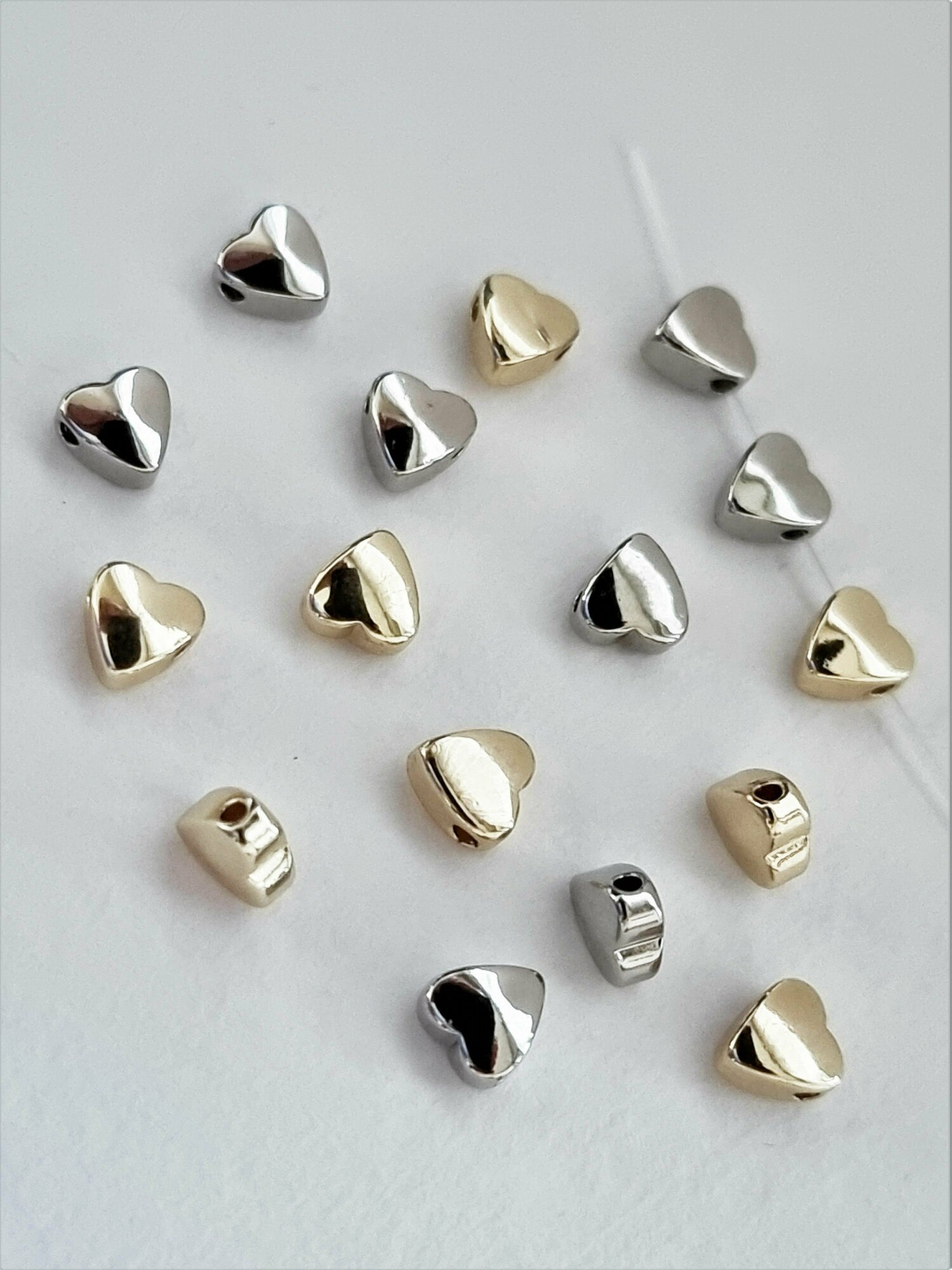 Бусины Сердечки. 5,6мм. 16шт.