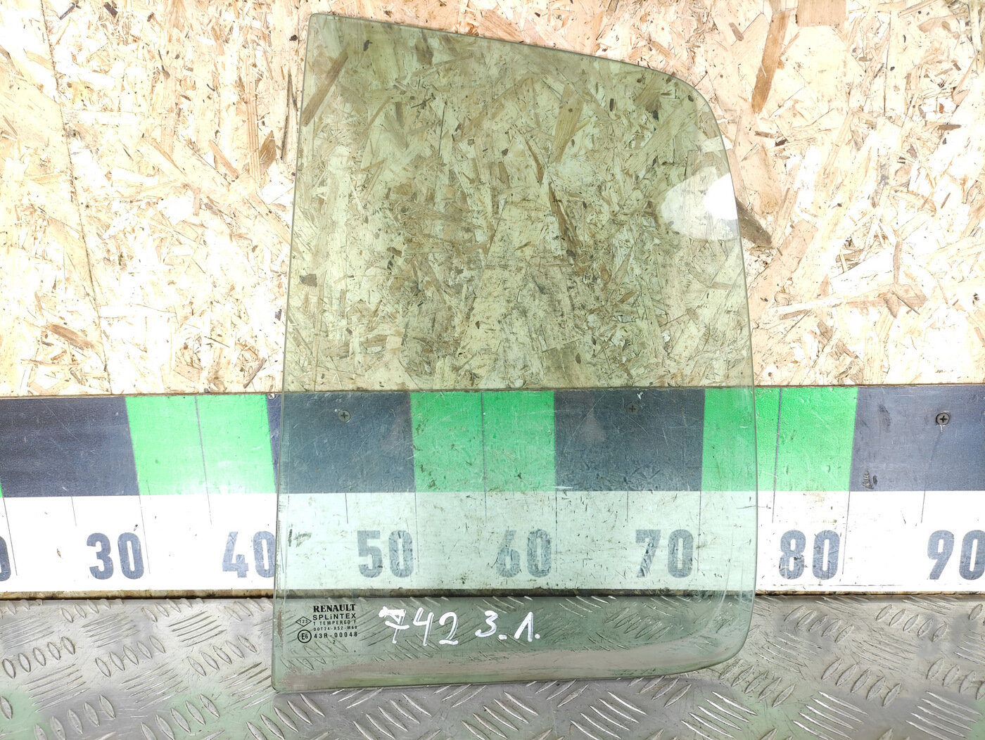 Стекло двери задней левой форточка RENAULT CLIO 1998-2008 7700435327