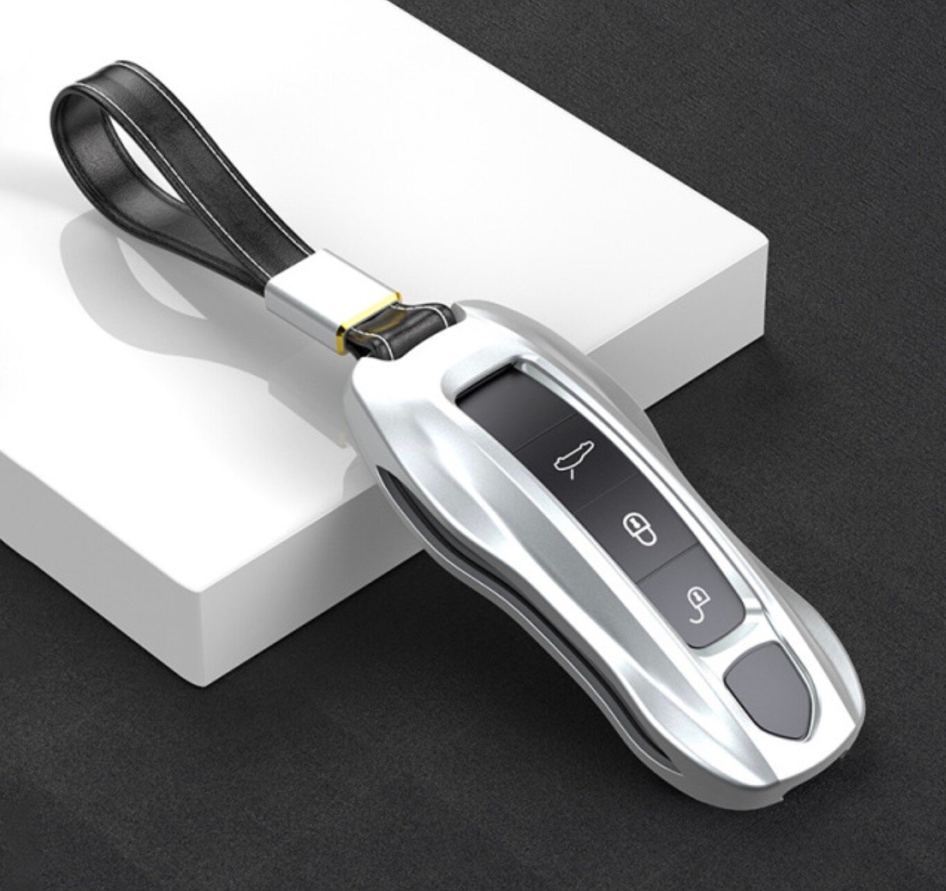 Чехол белый металлик для автомобильного ключа с вырезом под логотип Порше Кайен Макан Porsche Cayenne Macan Taycan Panamera брелок