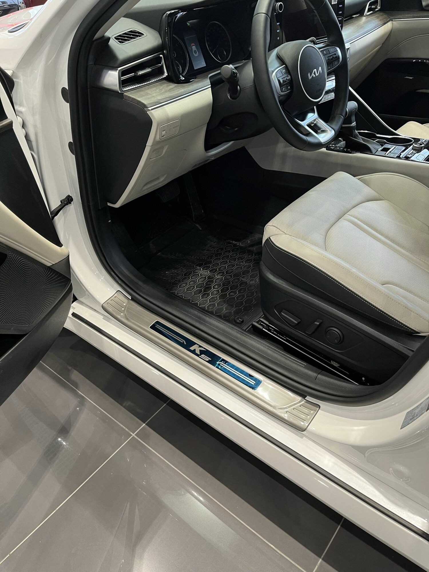 Накладки на пороги для Kia K5 ( New OPTIMA ) 2020+