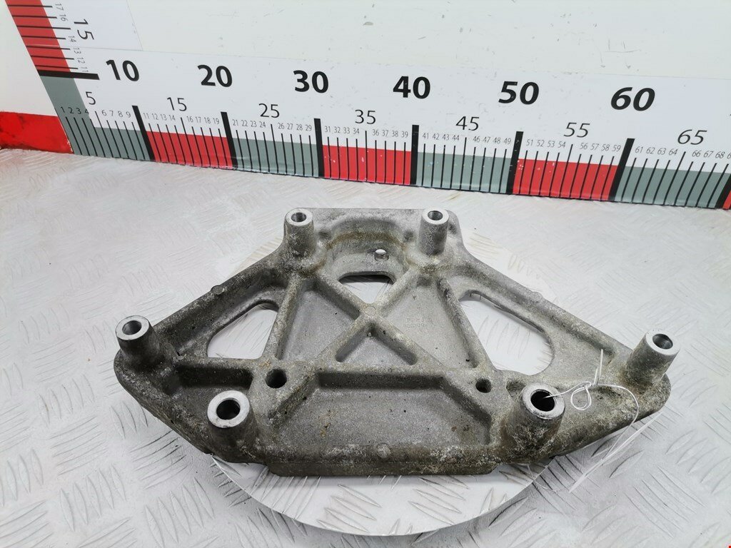 Кронштейн (крепление лапа) двигателя Renault Espace 4 7701065718 арт. 1769556