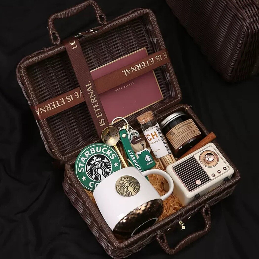 Подарочный набор Starbucks в корзинке