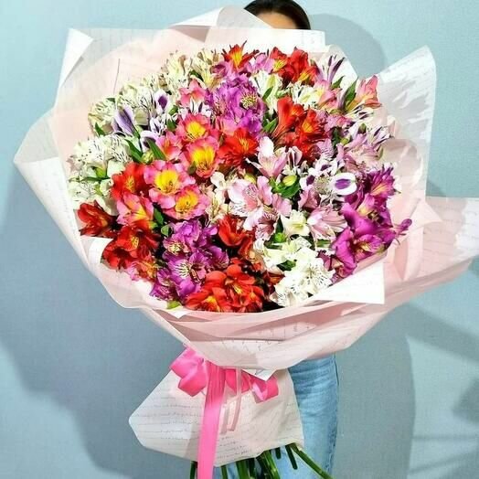 Большой букет цветов альстромерии 101 шт.