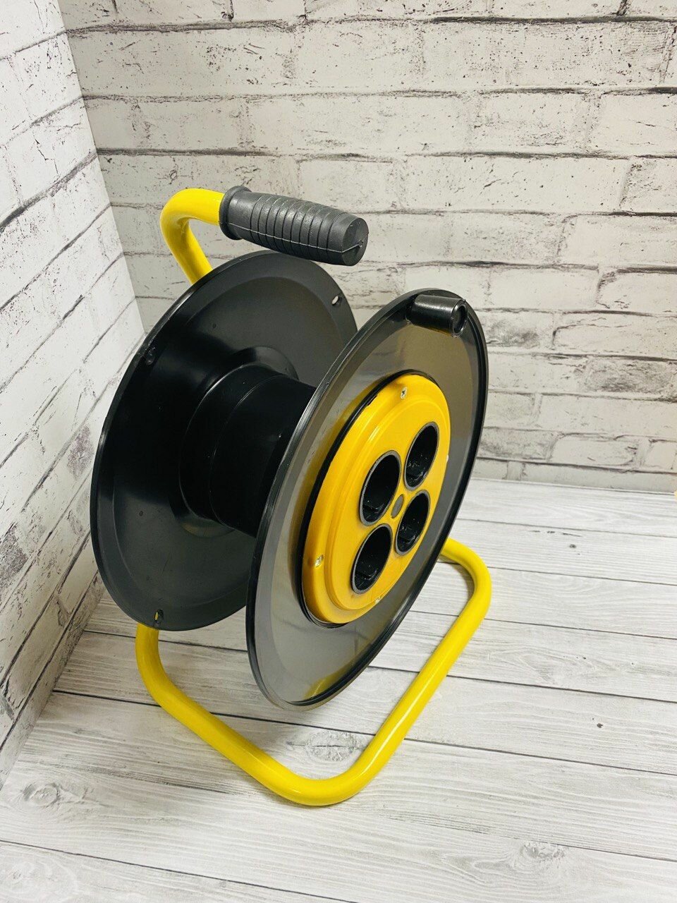 Каркас катушка пластиковая для удлинителя без провода/ Диаметр 250 mm/ 4 Розетки/ Без заземления