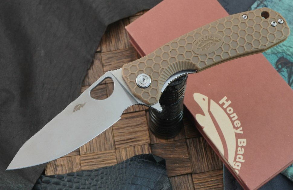 Складной нож Honey Badger Leaf D2 L Tan