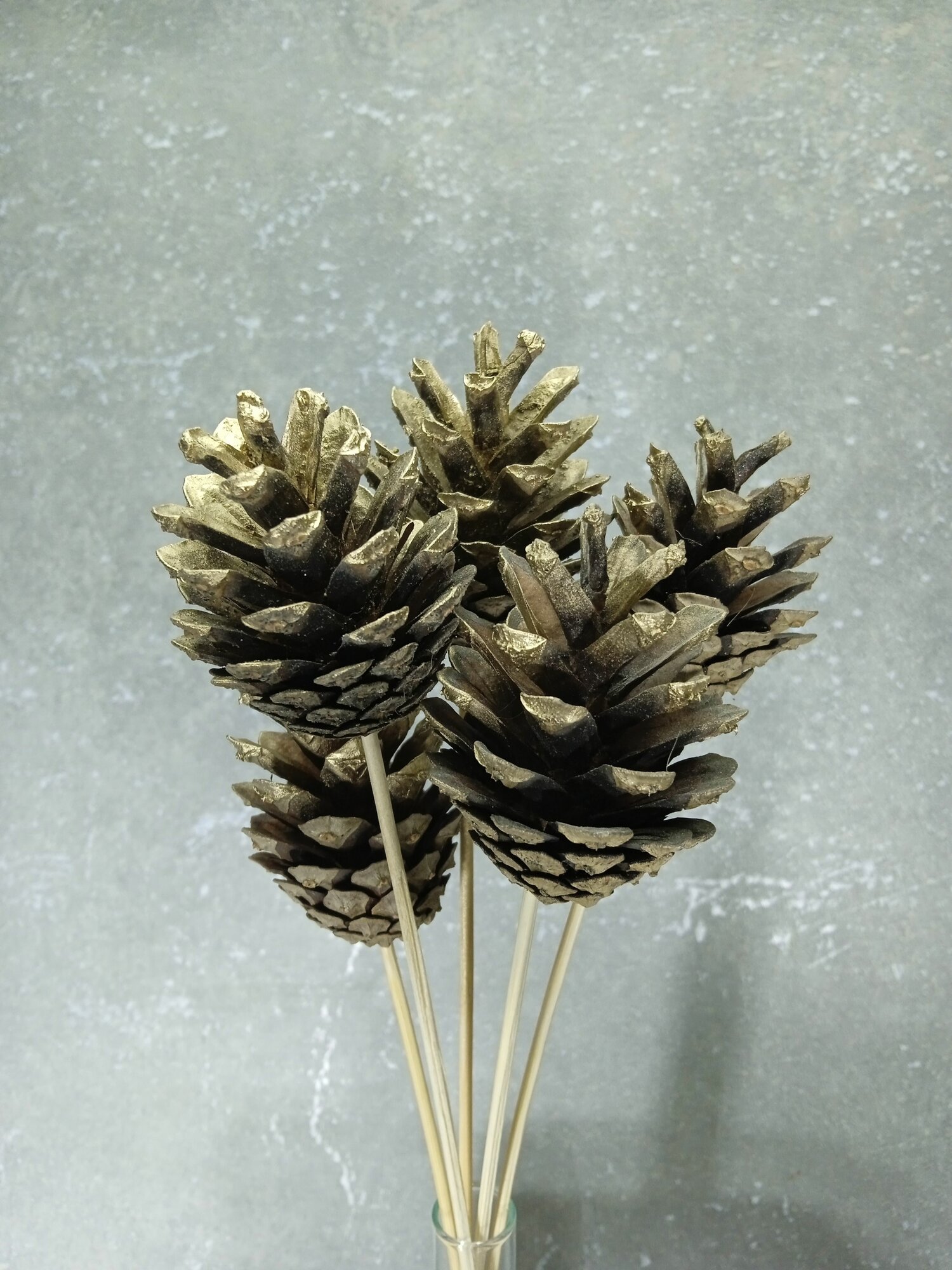 Украшение букета Шишка Золотая сосна 5шт на палочке новогоднее украшение.