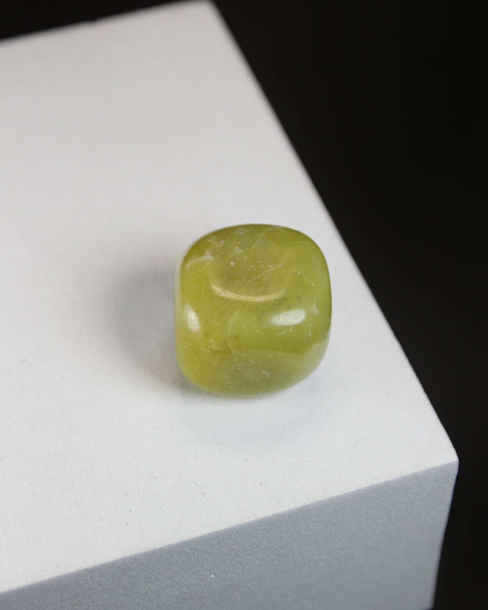 Оберег, амулет Жадеит - 2-2.5 см, натуральный камень, самоцвет, галтовка, 1 шт - помогает достичь цели