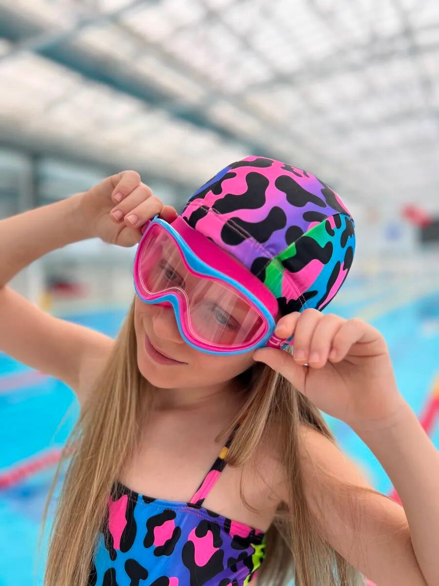 Шапочка детская для девочки, для бассейна и плавания от бренда CAPITANIA