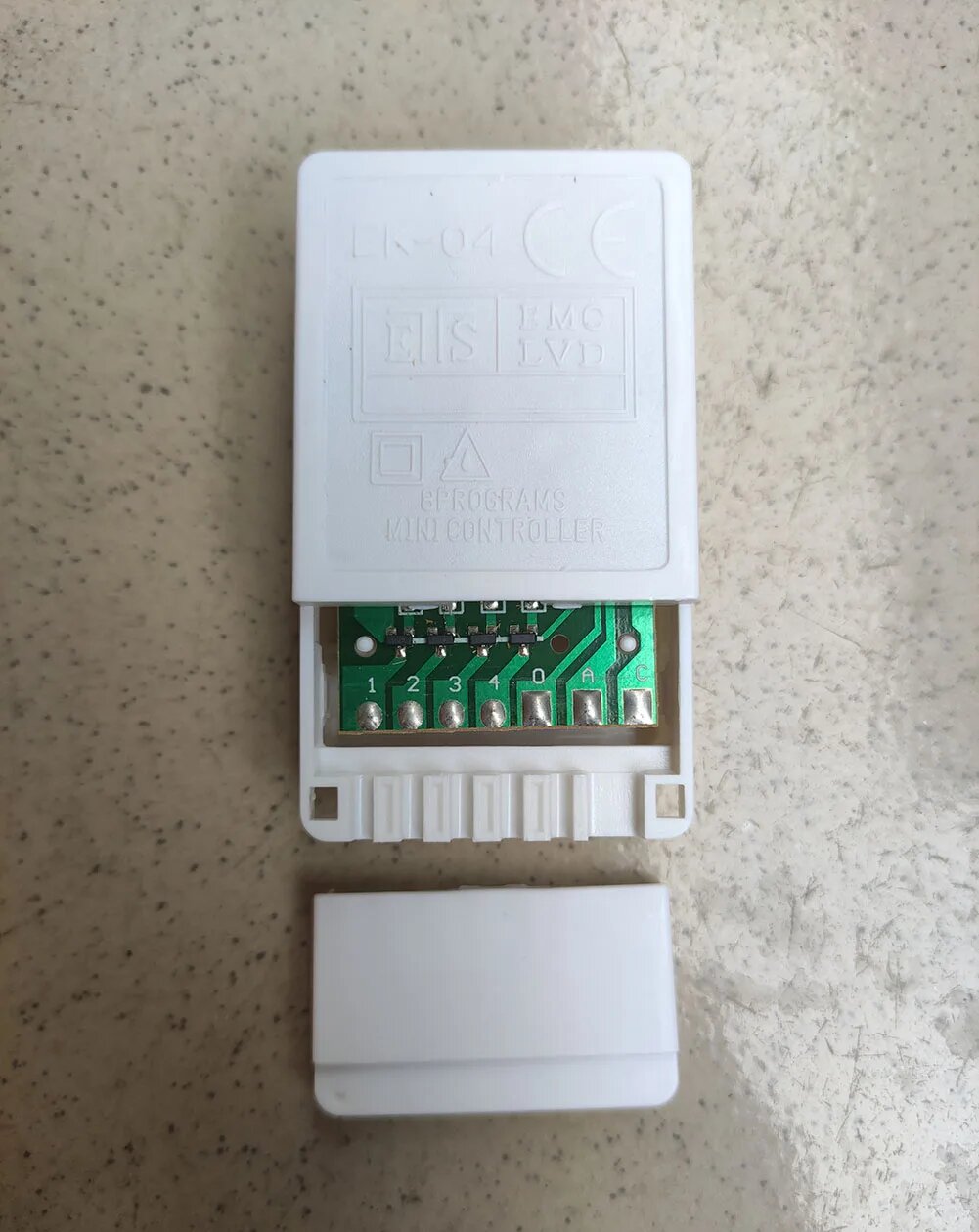 RGB-контроллер EK-04 для водопадных гирлянд