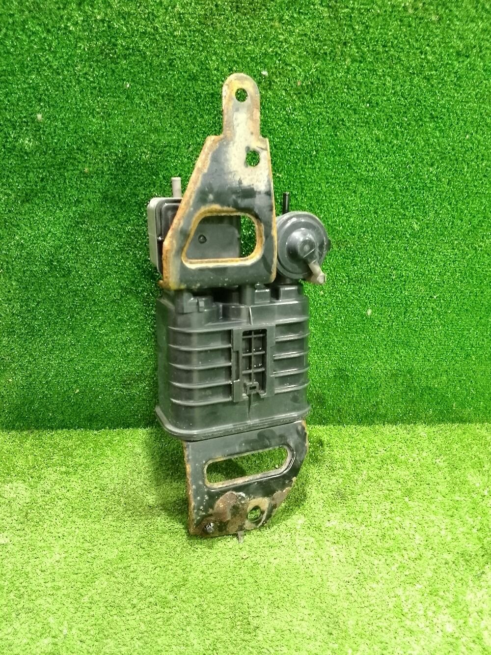 Абсорбер (фильтр угольный) Toyota Camry XV50 Б/У с пробегом