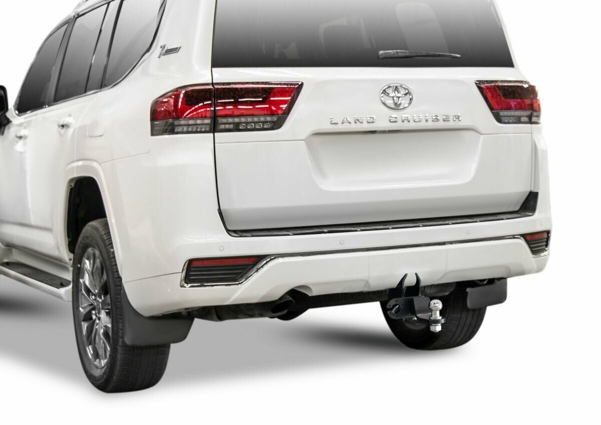 Фаркоп под квадрат Berg для Toyota Land Cruiser 300 2021-н. в, шар E, 3500/120 кг, F.5716.001