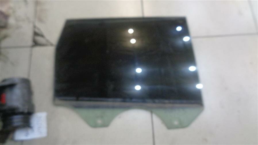 Стекло двери задней правой от Volkswagen Touareg 2002-2010