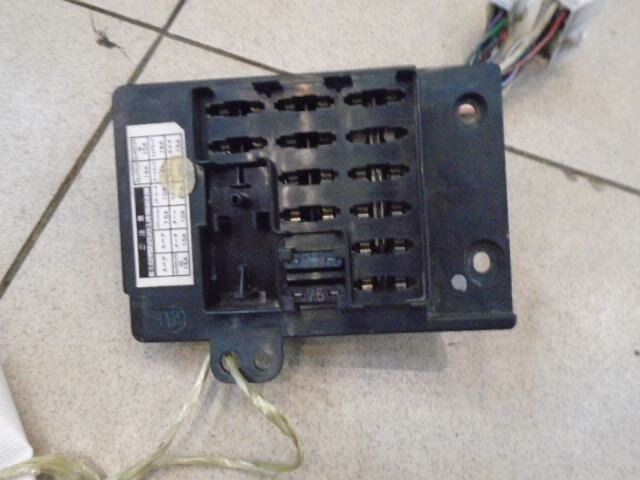 Блок предохранителей салонный от Toyota Camry V30, XV10 1990-1994