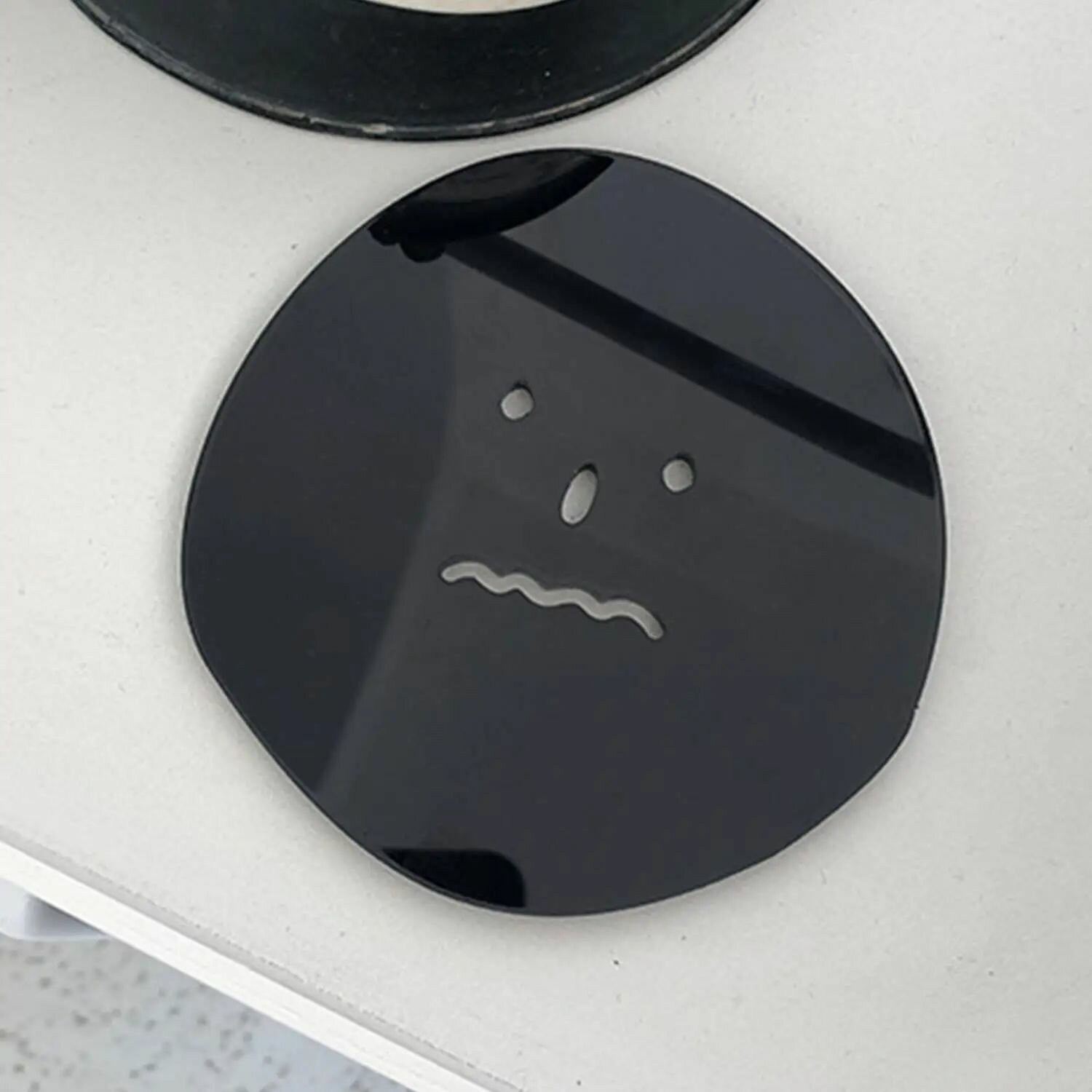 Креативные акриловые подставки в необычном виде