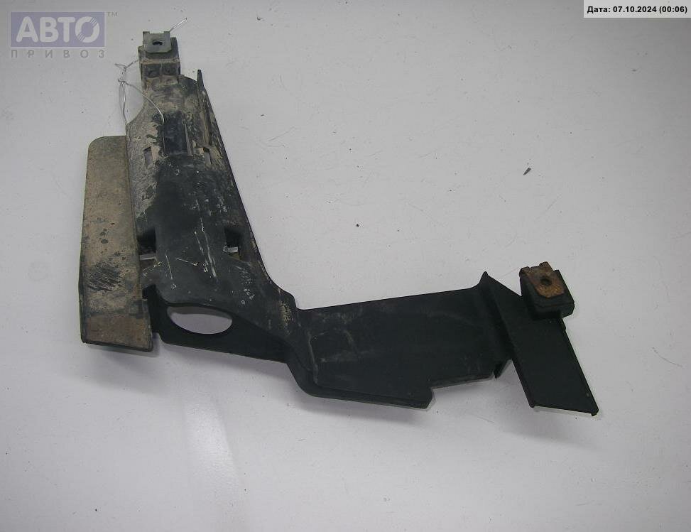 Крепление фары правой BMW 3 E46 (1998-2006)