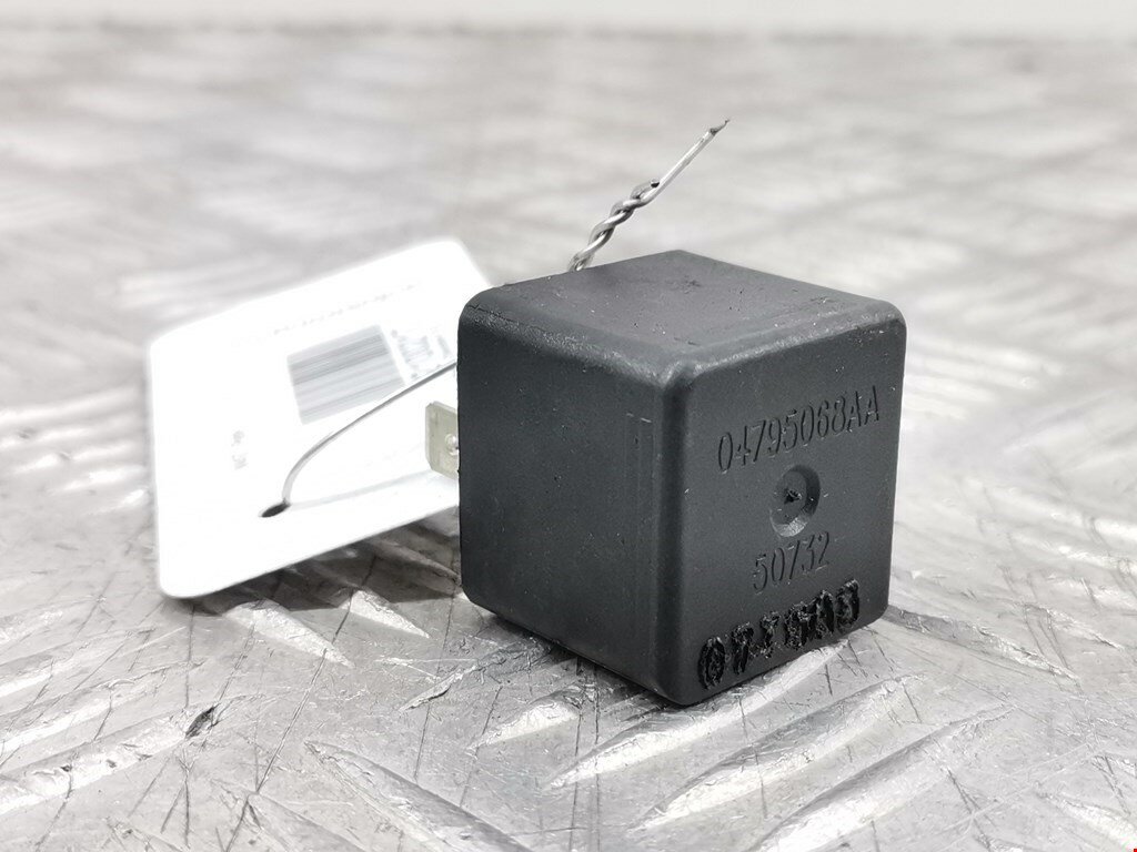 Реле Jeep Grand Cherokee 3 04795068AA арт. 2100217