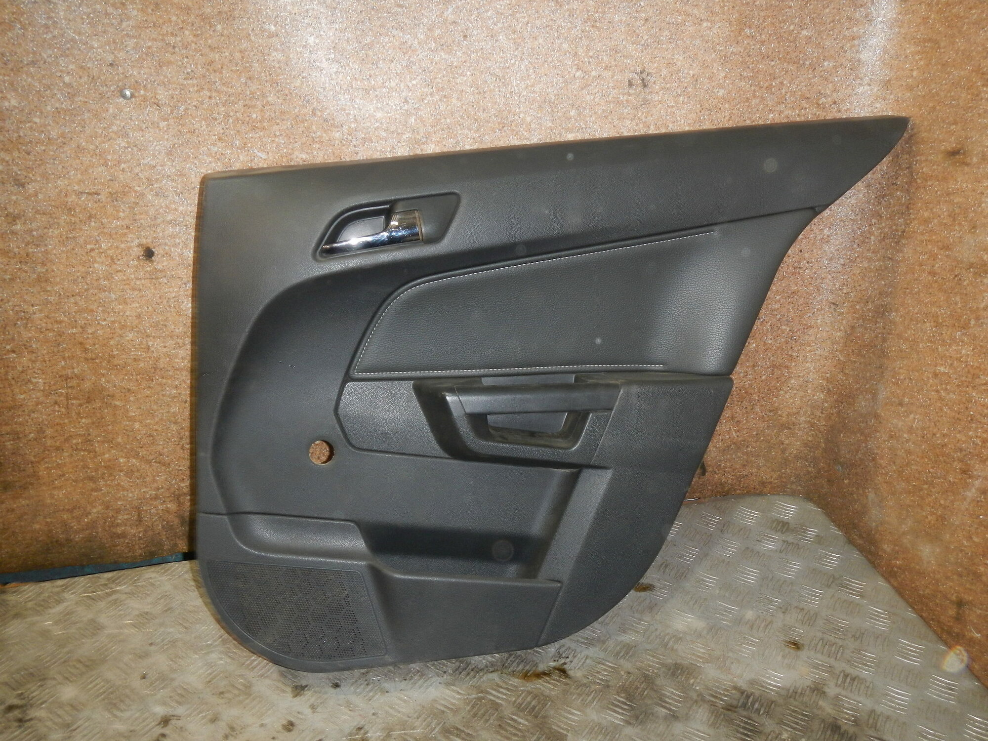 Б/У Обшивка двери задней правой, Opel (Опель)-ASTRA H (04-) OPEL ASTRA H (04-) царапины. 509763 GENERAL MOTORS арт. 1317...