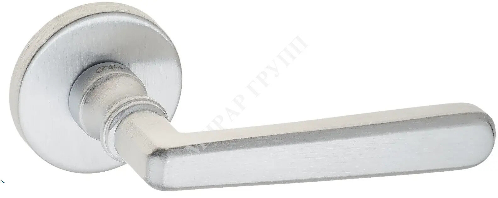 Дверная ручка Fratelli "ESSA" 7.7 на круглой розетке матовый хром