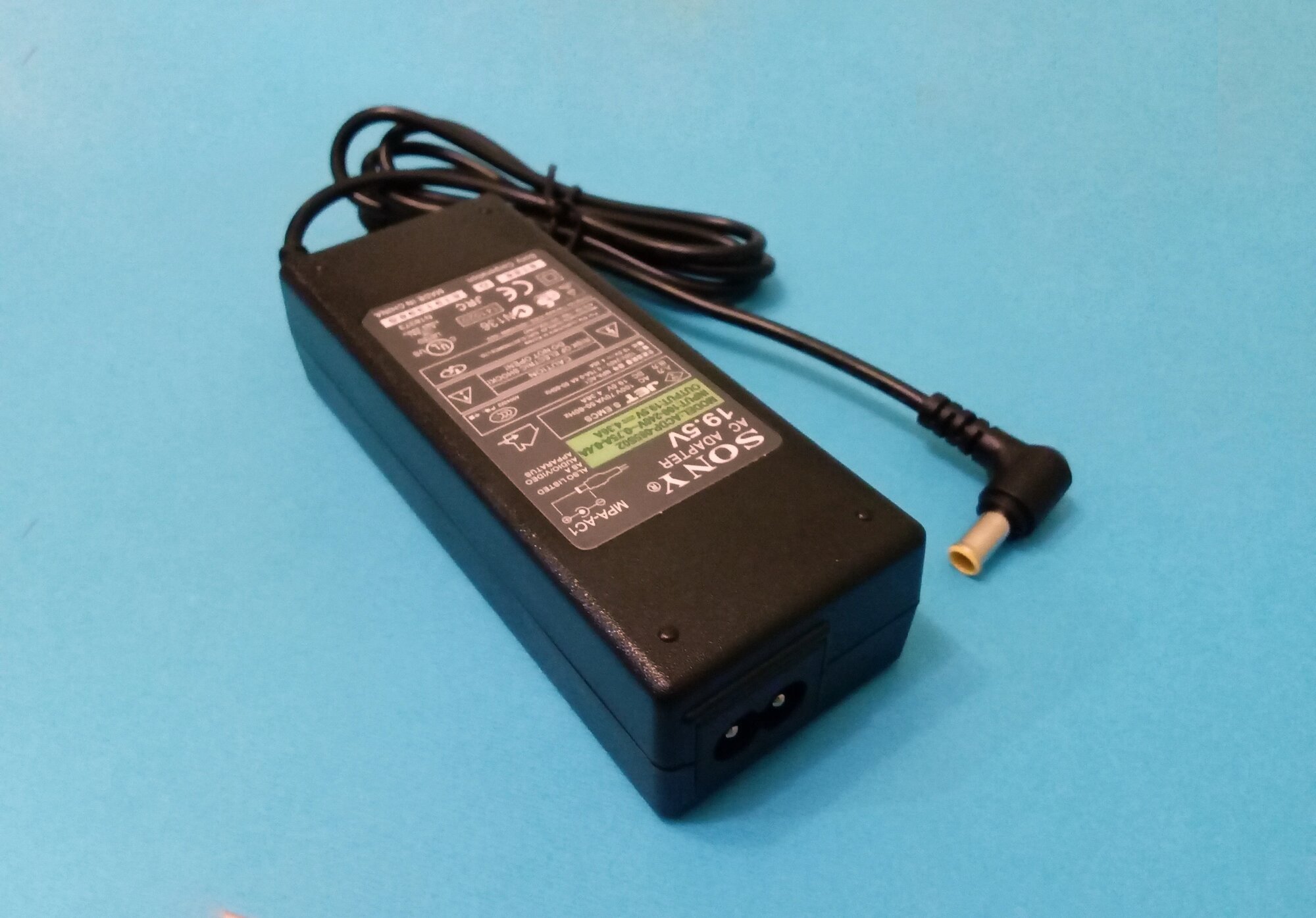 Блок питания для телевизора Sony KDL-32W653A (адаптер 19.5V 4.36A)