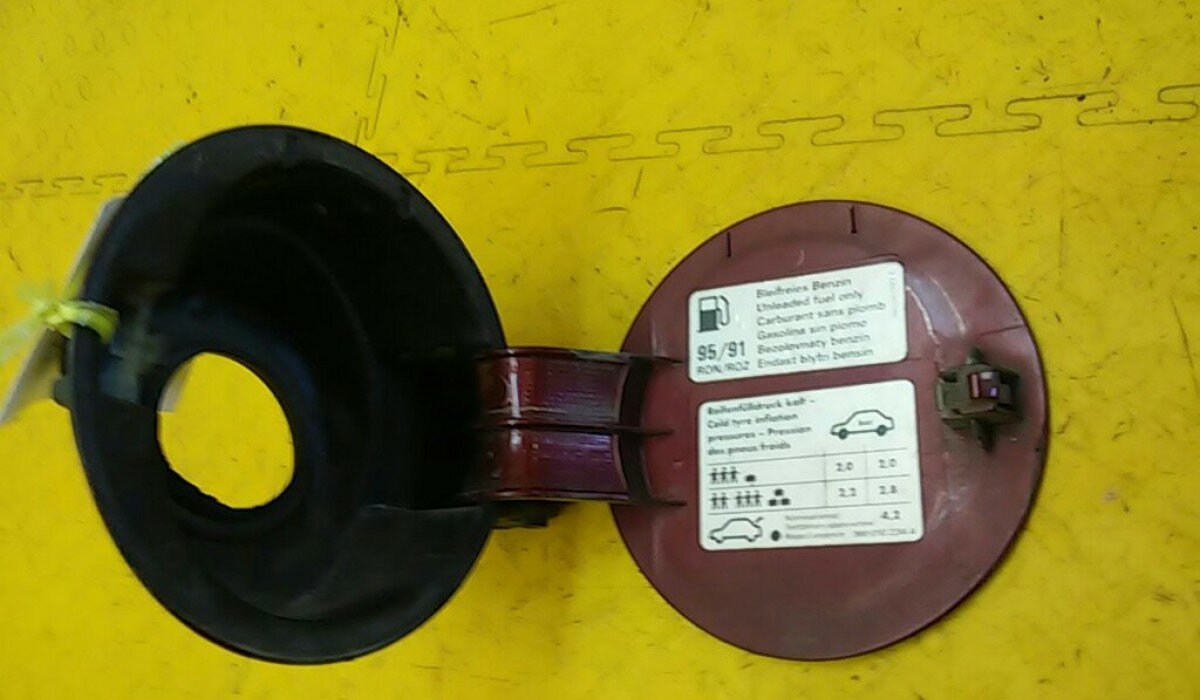 Лючок бензобака Passat (B5) Volkswagen 3B0809857A