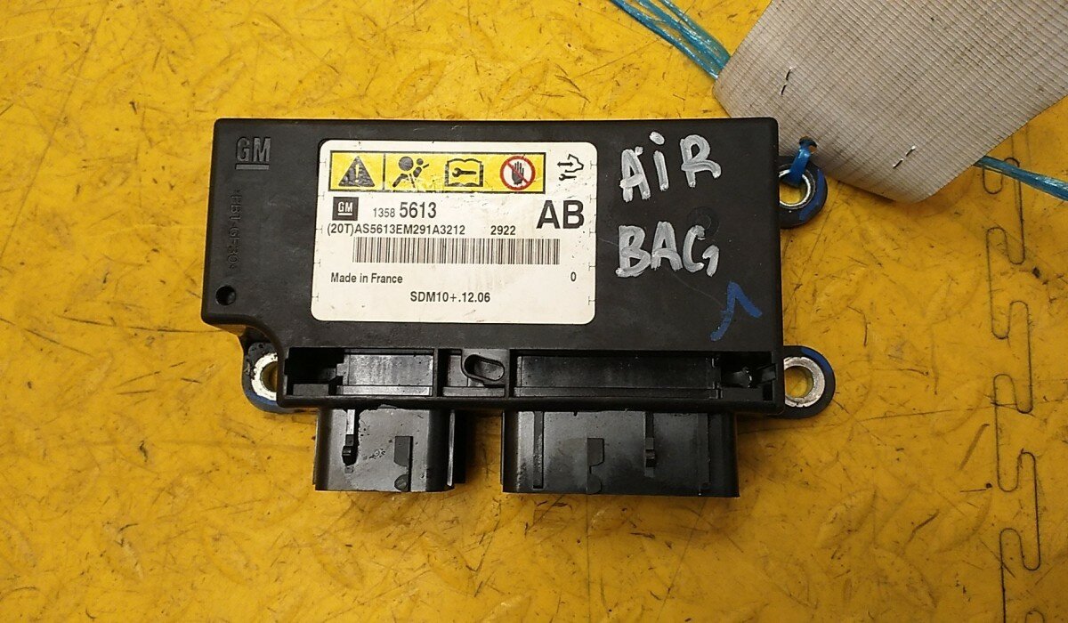 Блок управления AIR BAG Astra J Opel 13585613