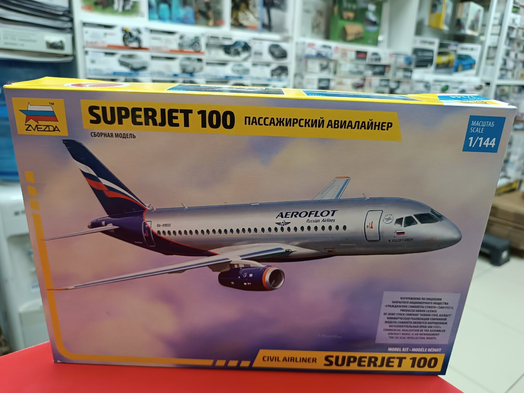 Сборная модель самолета 1:144 Звезда 7009 Пасс. авиалайнер "Суперджет 100"