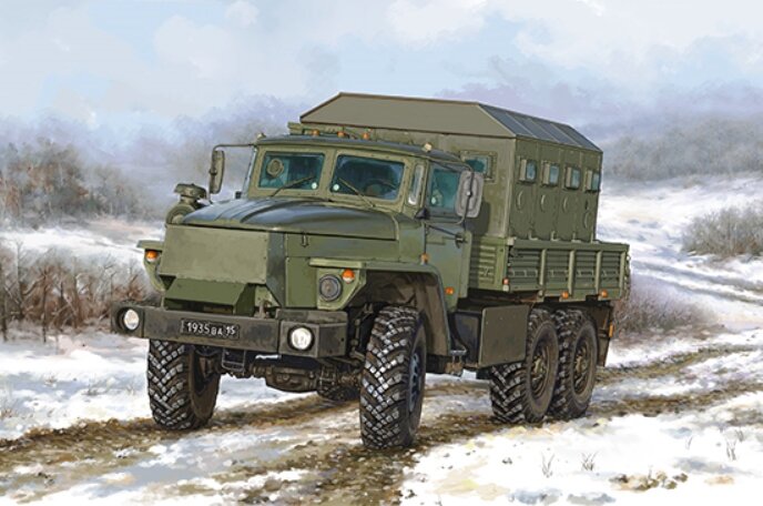 01071 Trumpeter Бронированный автомобиль Урал-4320 ЧЗ 1/35